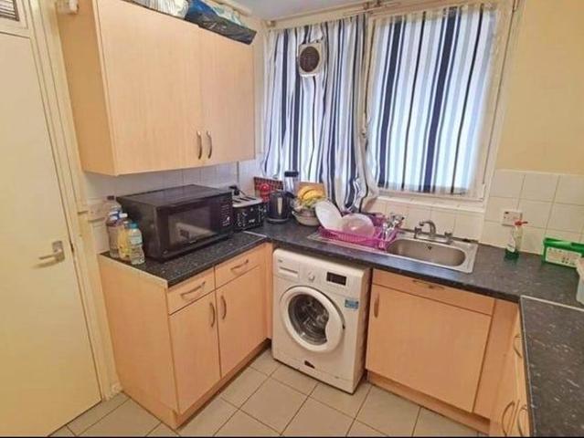 Room in a Shared House, Ballance Road, E9