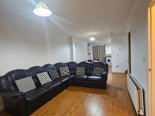 Room in a Shared House, Bankwell St, M15