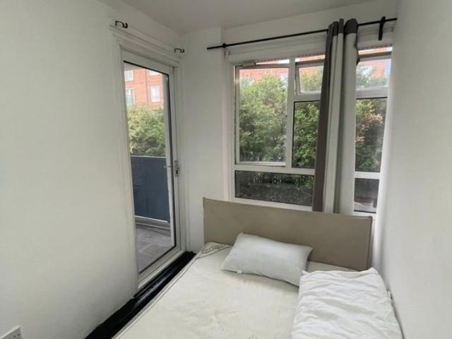 Room in a Shared House, Barnardo Gardens, E1