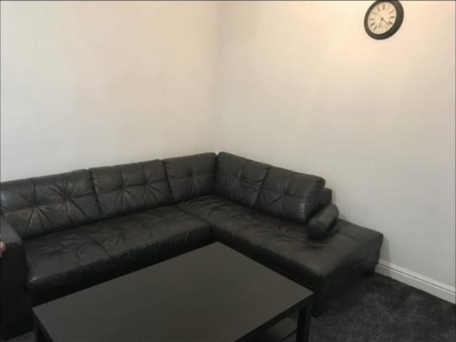 Room in a Shared House, Barwell Road, B9