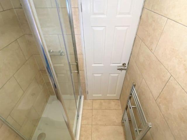 Room in a Shared House, Bath Road, TW4