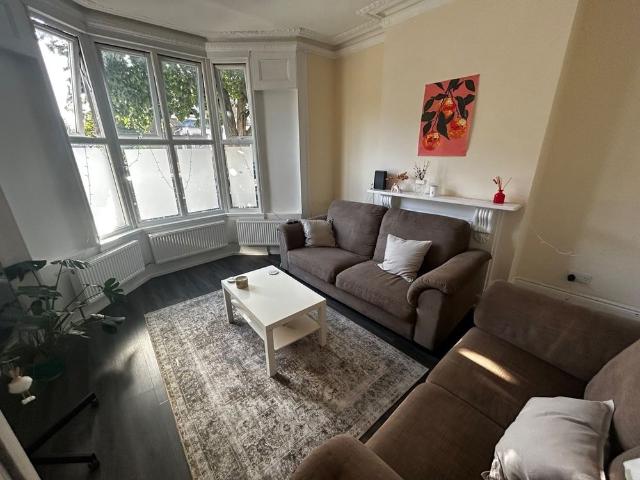 Room in a Shared House, Bayston Road, N16