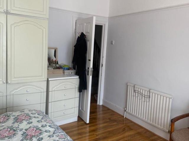 Room in a Shared House, Beaufort Gardens, IG1
