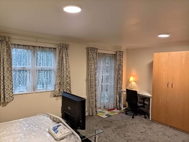 Room in a Shared House, Beds Semi Detached Schuster Road, M14