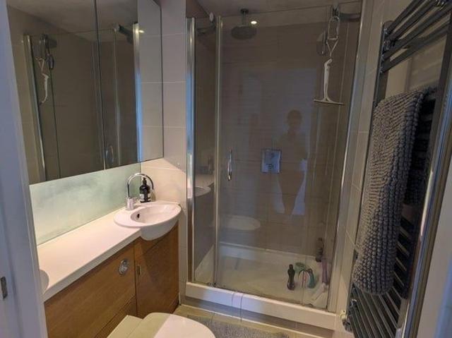 Room in a Shared House, Bellott St, M8