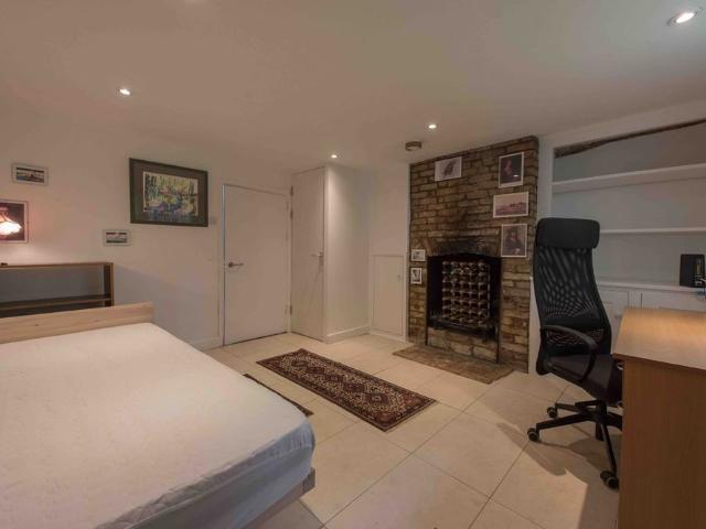 Room in a Shared House, Bells Court, CB3