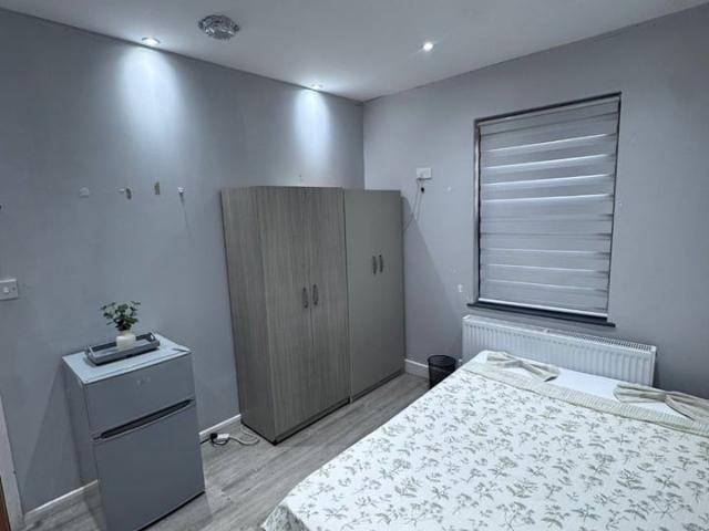 Room in a Shared House, Birkbeck Road, N17