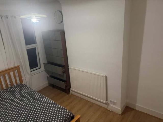 Room in a Shared House, Boswell Road, CR7