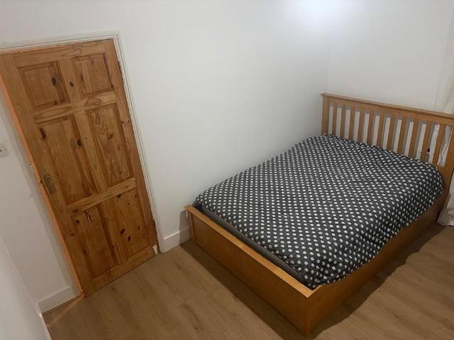 Room in a Shared House, Boswell Road, CR7