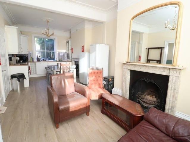 Room in a Shared House, Bow Road, E3