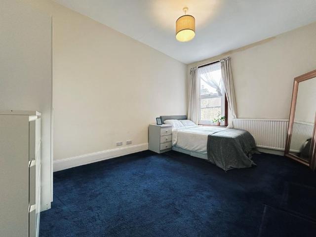 Room in a Shared House, Boundaries Road, SW12