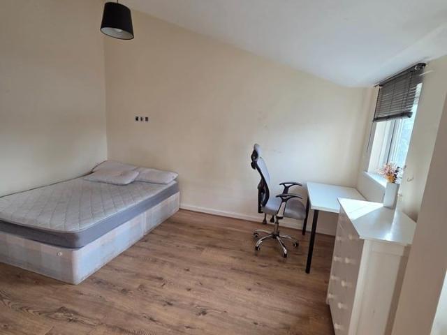 Room in a Shared House, Bracknell Close, N22