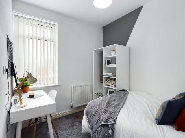 Room in a Shared House, Brae St, L7
