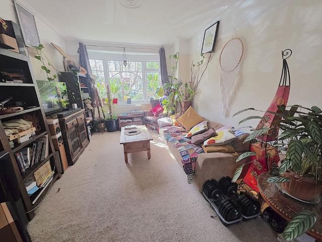 Room in a Shared House, Brisbane Avenue, SW19