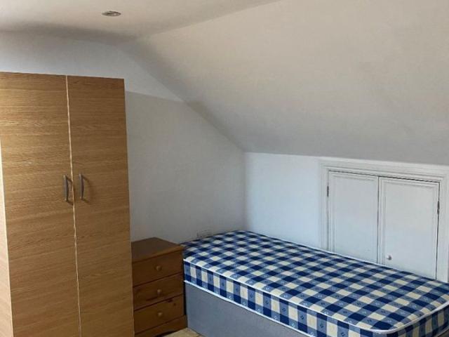 Room in a Shared House, Britannia Road, IG1