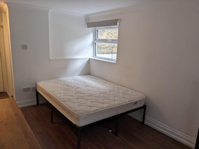 Room in a Shared House, Brixton, SW2