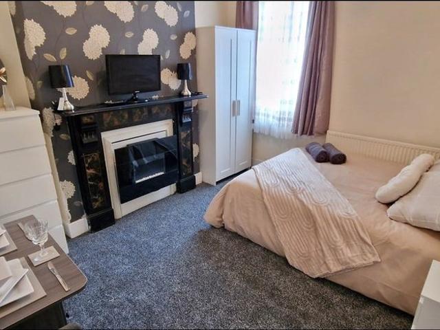 Room in a Shared House, Brook Road, CR7