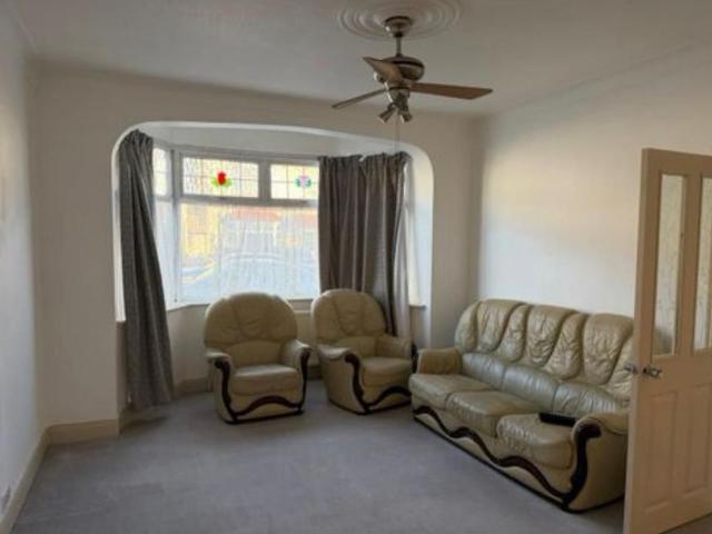 Room in a Shared House, Brook Road, IG2