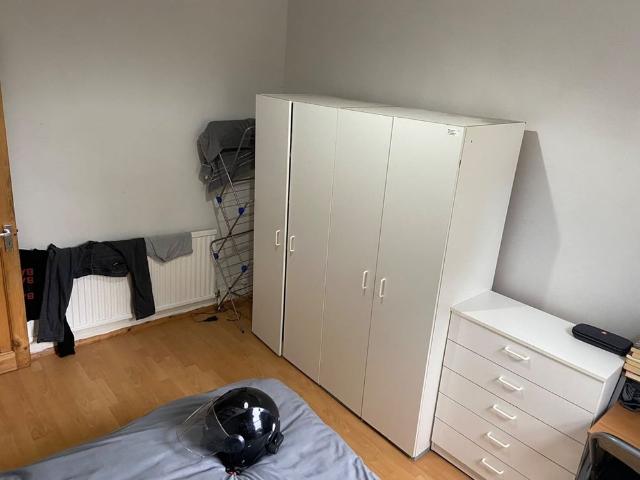 Room in a Shared House, Brookfield Avenue, E17