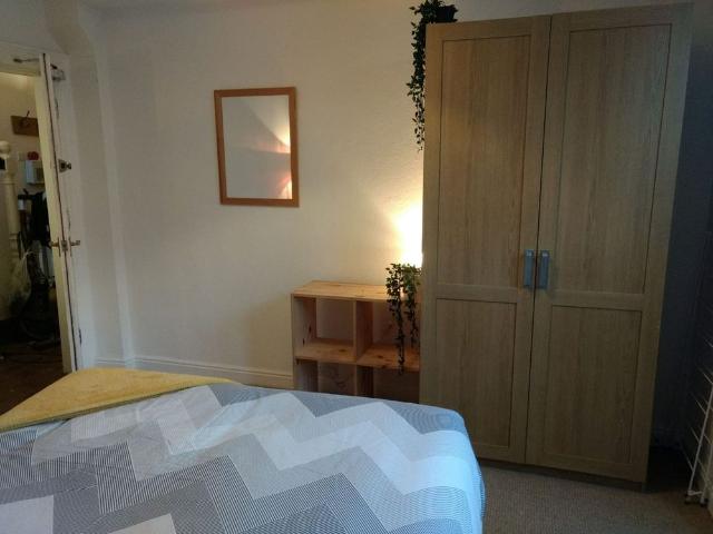 Room in a Shared House, Brookfield Road, S7