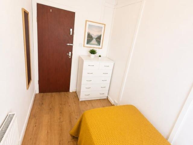 Room in a Shared House, Cairnfield Avenue, NW2