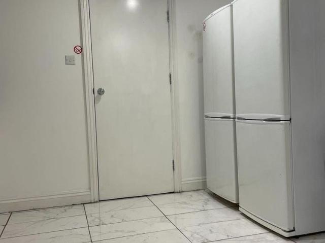 Room in a Shared House, Capstan Square, E14
