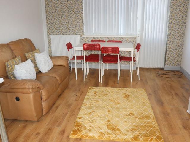 Room in a Shared House, Capstone Avenue, B18
