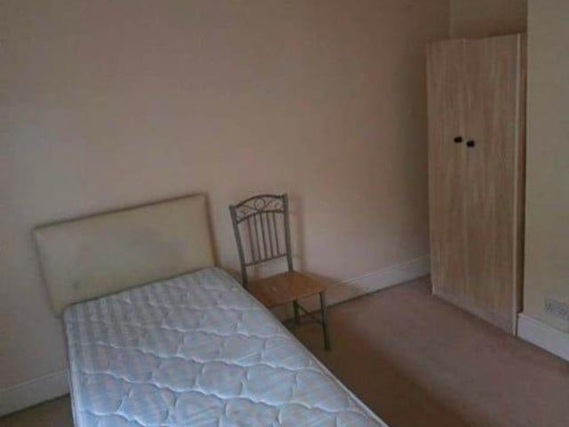 Room in a Shared House, Carnforth St, M14
