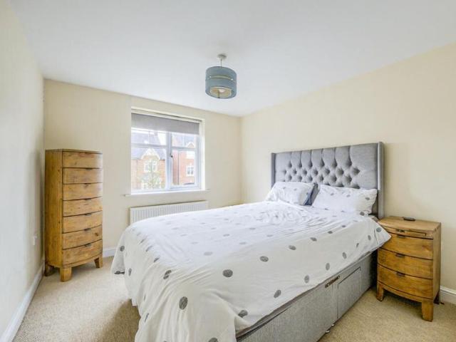 Room in a Shared House, Cardinal Close, B17