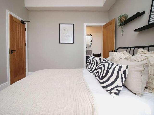 Room in a Shared House, Carlton Terrace Room 1
