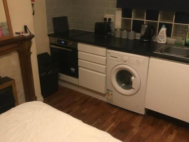 Room in a Shared House, Cavendish Road, N18