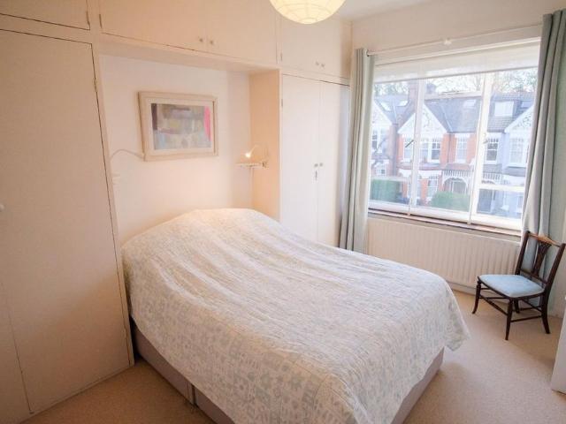 Room in a Shared House, Cecil Road, N10