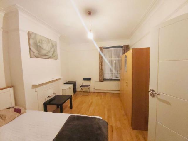 Room in a Shared House, Cecil Road, NW9