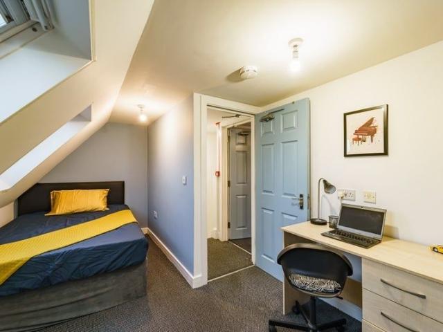 Room in a Shared House, Centenary Road, CV4