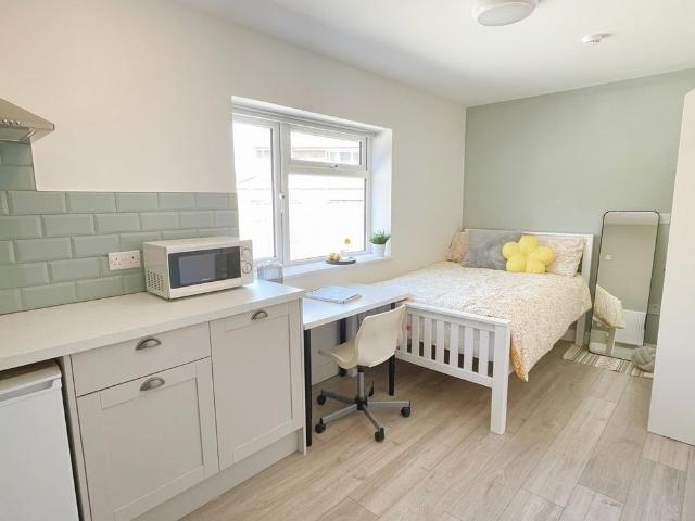 Room in a Shared House, Centenary Road, CV4