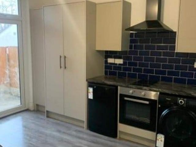 Room in a Shared House, Charles Road, B20
