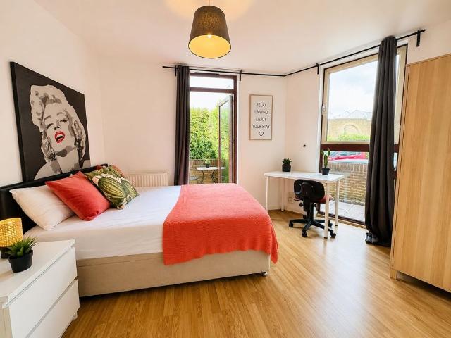 Room in a Shared House, China Court, E1W