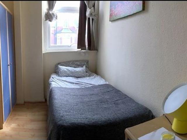 Room in a Shared House, Chichele Road, NW2