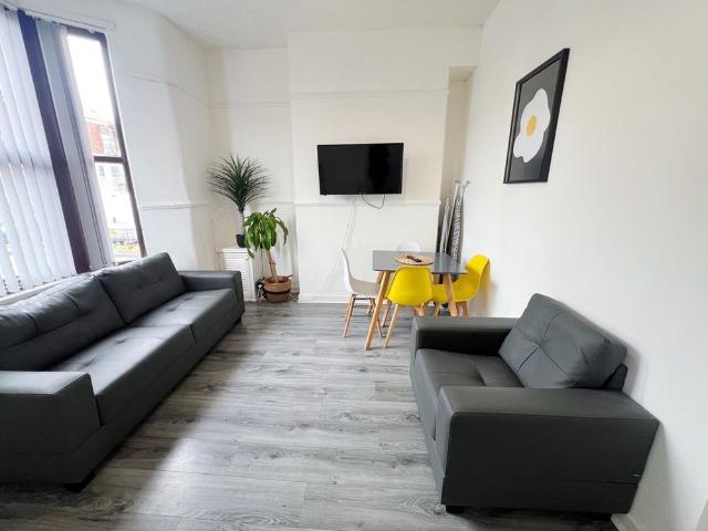 Room in a Shared House, Chirkdale Street, L4