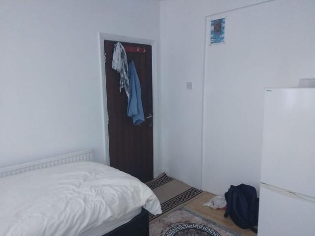 Room in a Shared House, Church Lane, NW9