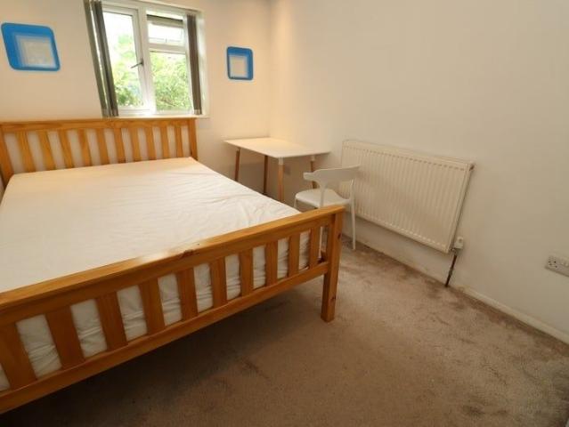 Room in a Shared House, Churchill Road, E16