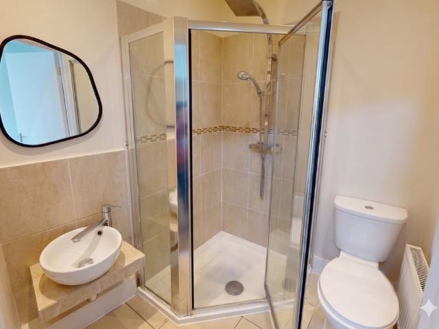 Room in a Shared House, Claremont Road, E17
