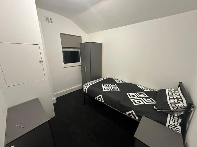 Room in a Shared House, Clarence Road, B21