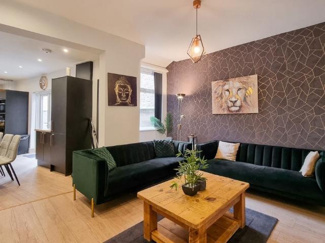 Room in a Shared House, Clarence Road, M13