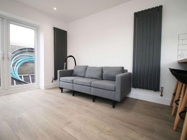 Room in a Shared House, Clarice Street Room 2