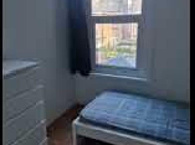 Room in a Shared House, Clinton Road, N15