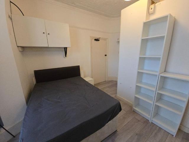 Room in a Shared House, Clova Road, E7