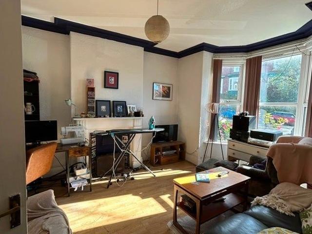 Room in a Shared House, Cowlishaw Road, S11