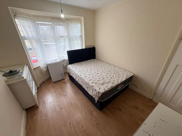 Room in a Shared House, Crawley Road, N22