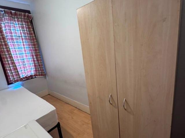 Room in a Shared House, Credon Road, E13